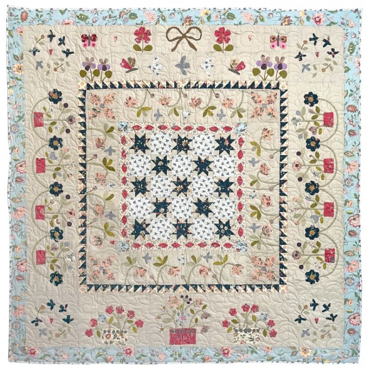 Kit de patchwork Mathilde - Quilt mystère 2023 de Susan Smith, avec Quiltmania